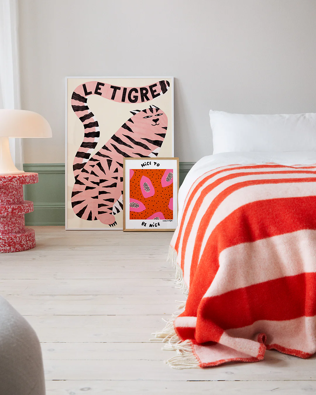 Le Tigre White - Tiger Poster | Wallbaby